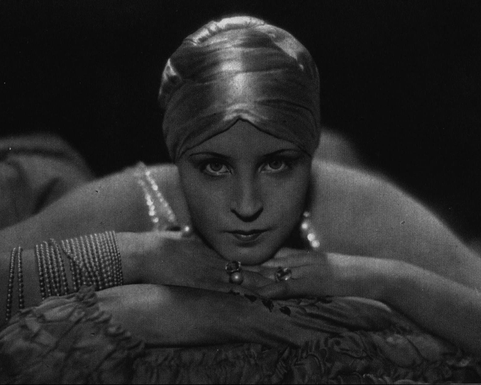 Film Noir Photos: The Eyes Have It: Brigitte Helm