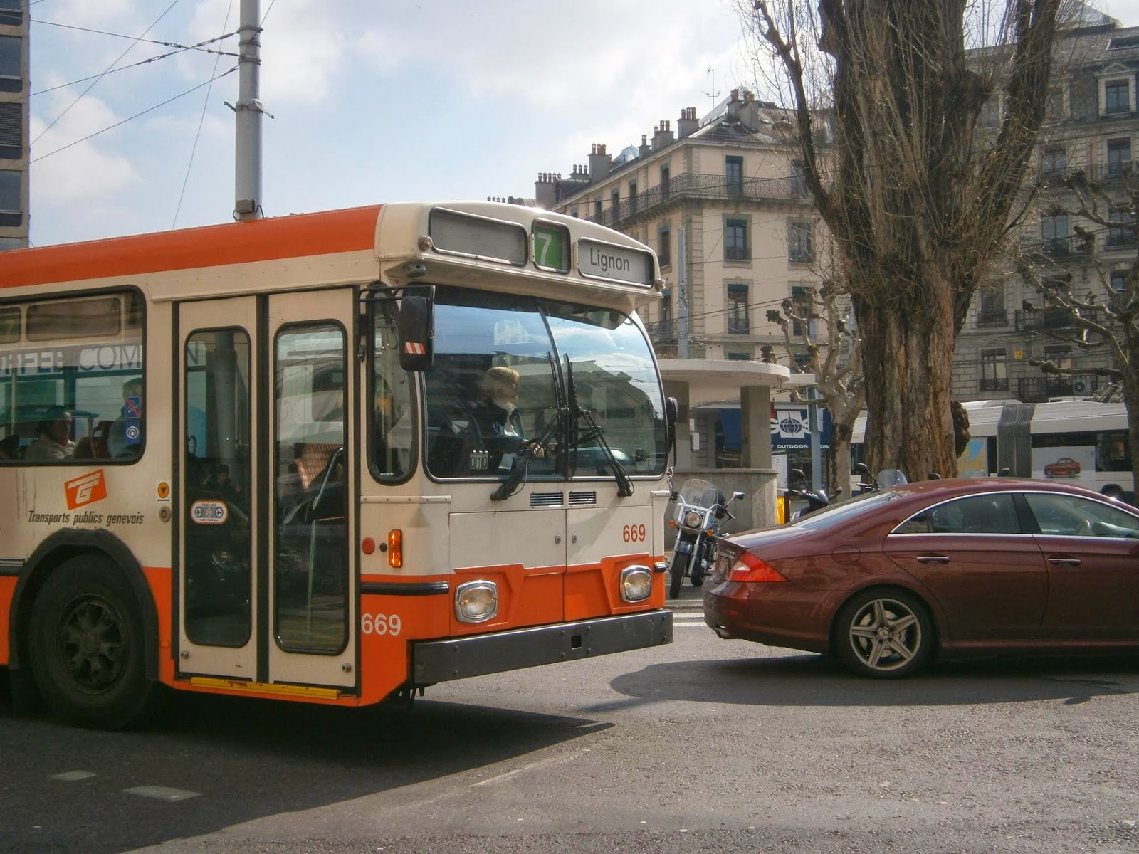 Rails sense fronteres: TPG - Troleibús GT-560