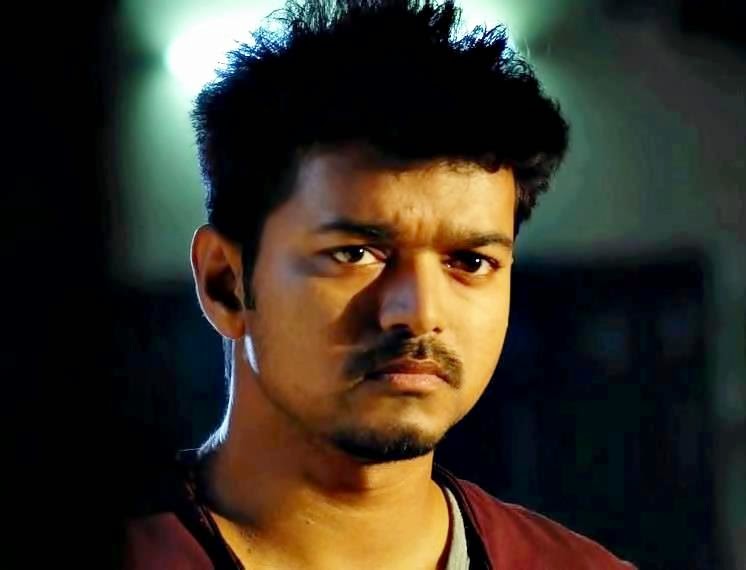 Vijay Mass Stills In Thuppakki