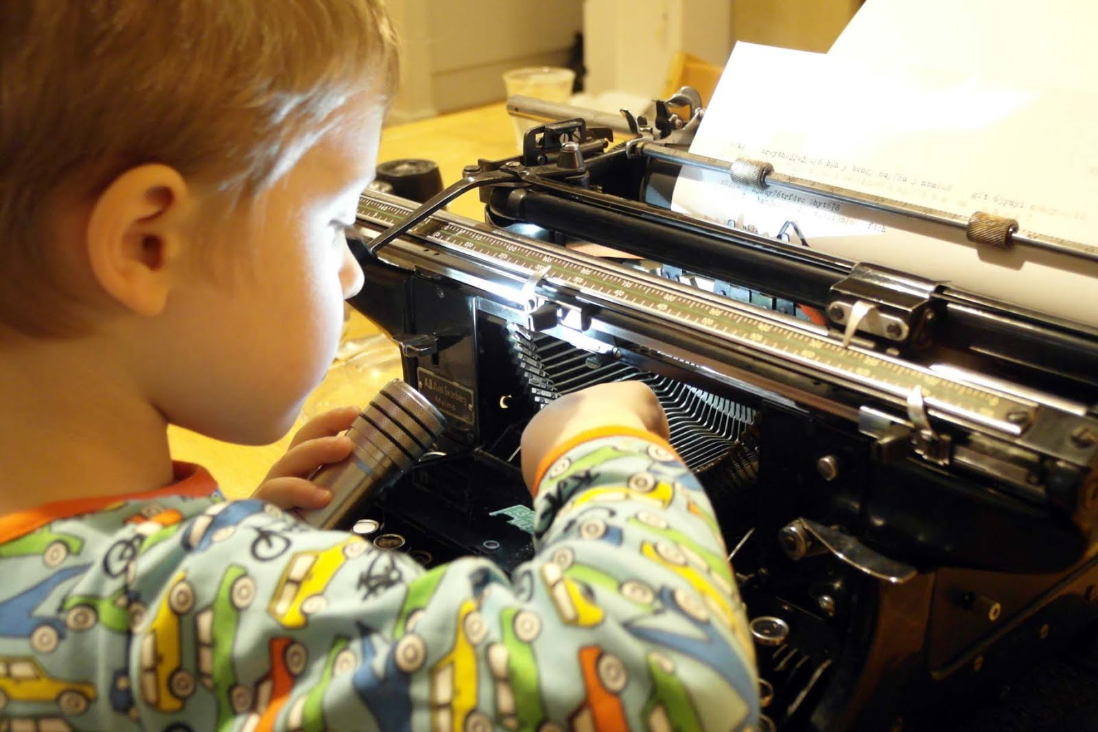 The typewriter revolution in Sweden/ /THE TYPEWRITER REVOLUTION