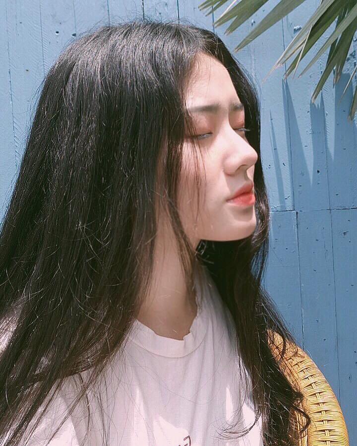 Josie Nguyễn Hân - A girl should be like a butterfly,pretty to see but ...