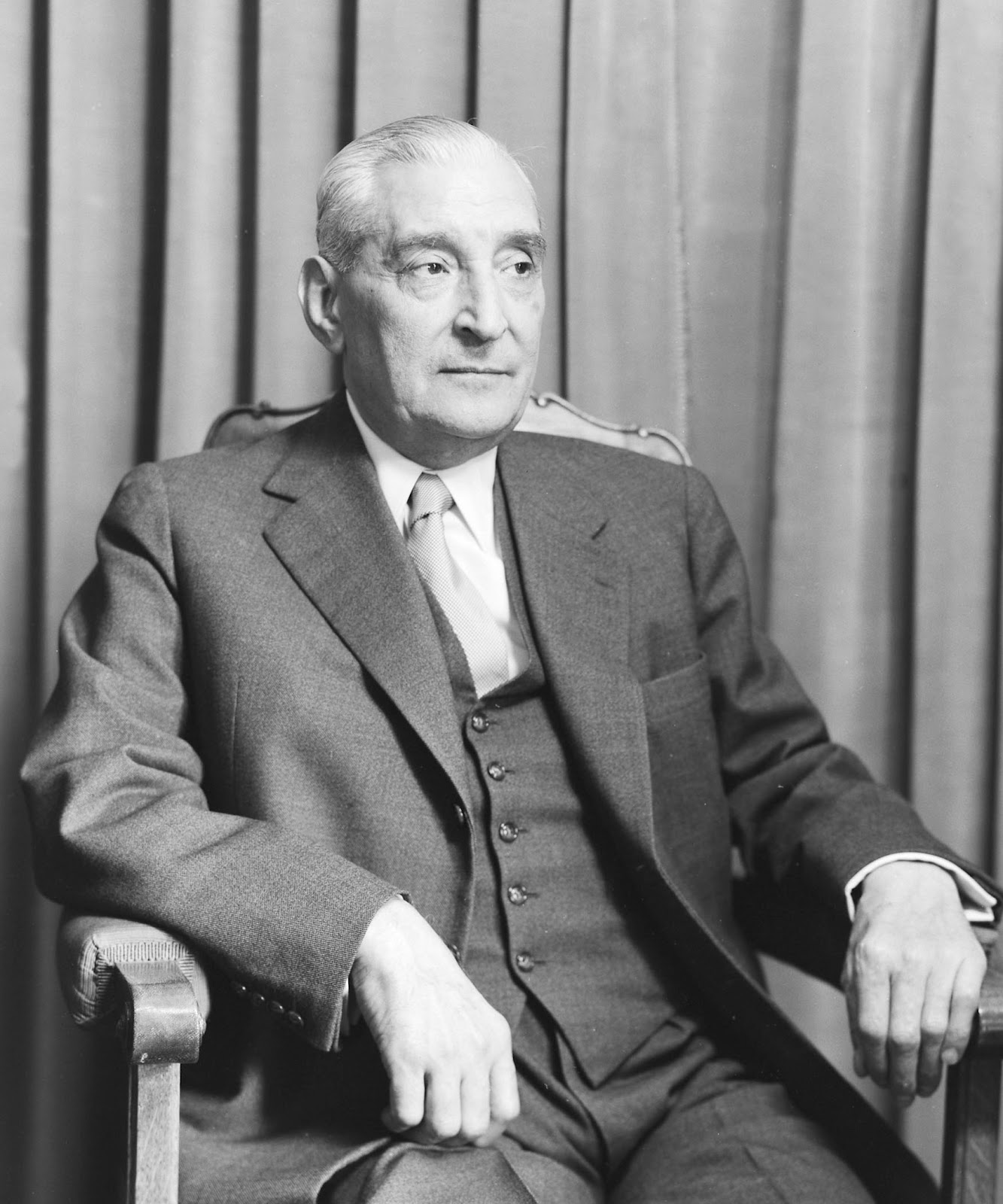 ROJOS ... SON LOS CLAVELES ...: ... MARCELO CAETANO