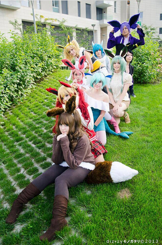 Pokemon Cosplay: Cosplay Pokemon Eevees On Halloween