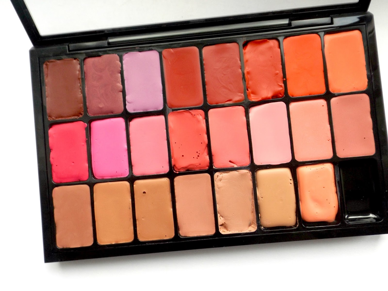 Making an affordable lip palette | Wherewearetoday