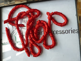 KrapflGirl: Creations from a Work-At-Home Mom: HOW TO: Curl Ribbon