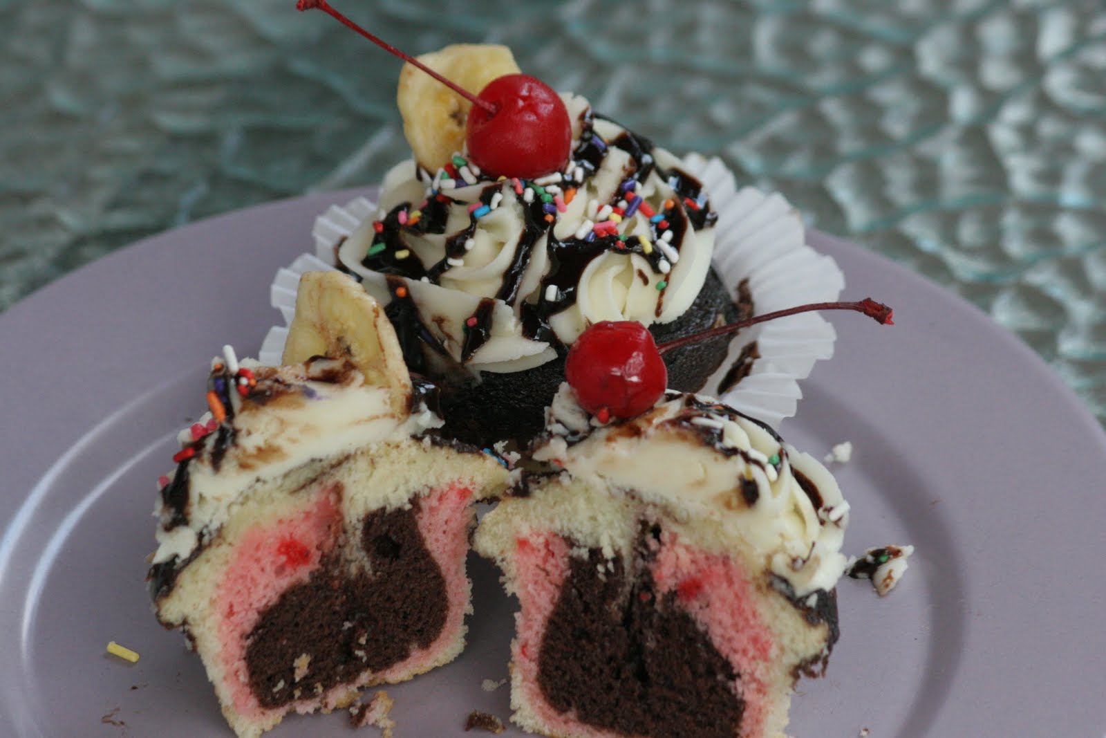 Punkie Pie's Place ...: Ice Cream Sundae {Cupcakes}