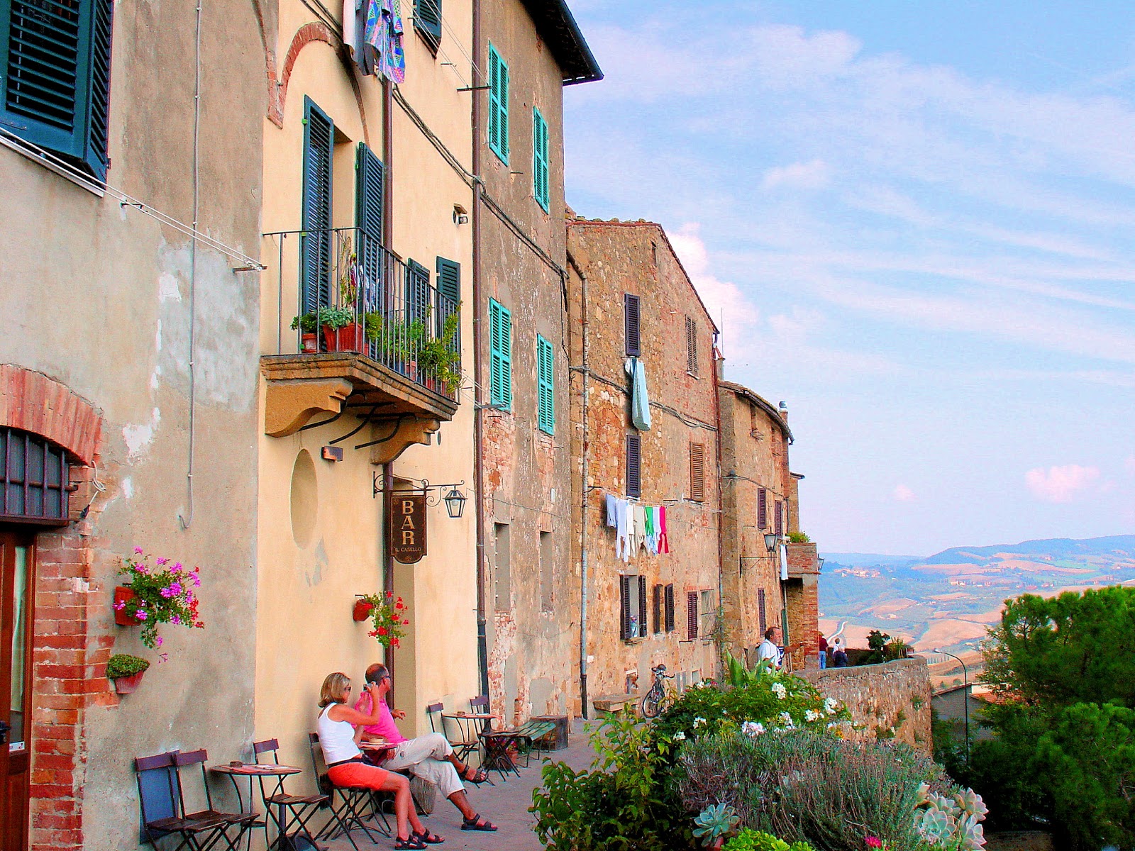 Guided Tour to the Tuscan Hilltop Town of Pienza, Italy