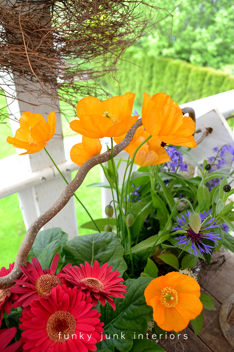 How to make a reclaimed wood picket toolbox planter! (easy, with 1 ...