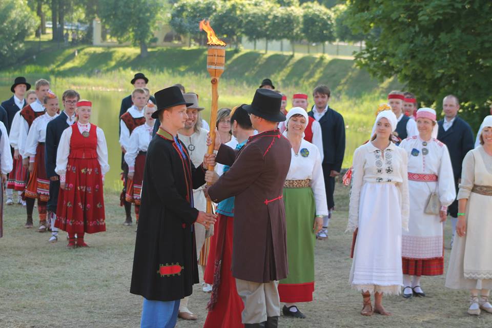 Lee Reinula ateljee: Koidula, Mulgi kuub ja rahvatants