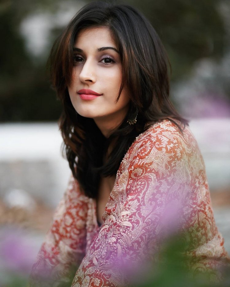 Divinaa Thackur Recent Hot Stills