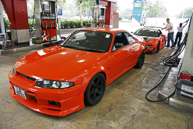 RESPECT Volk Racing: Flared R33 GTR on black TE-37s