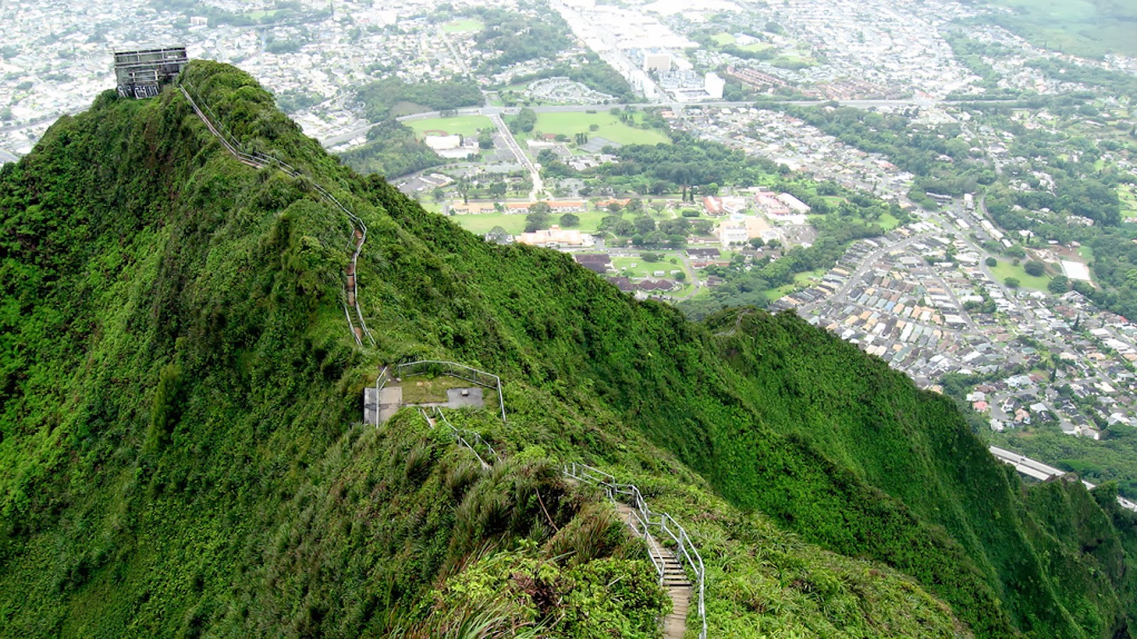 Interesting Things to know: STAIRWAY TO HEAVEN - HAIKU STAIRS
