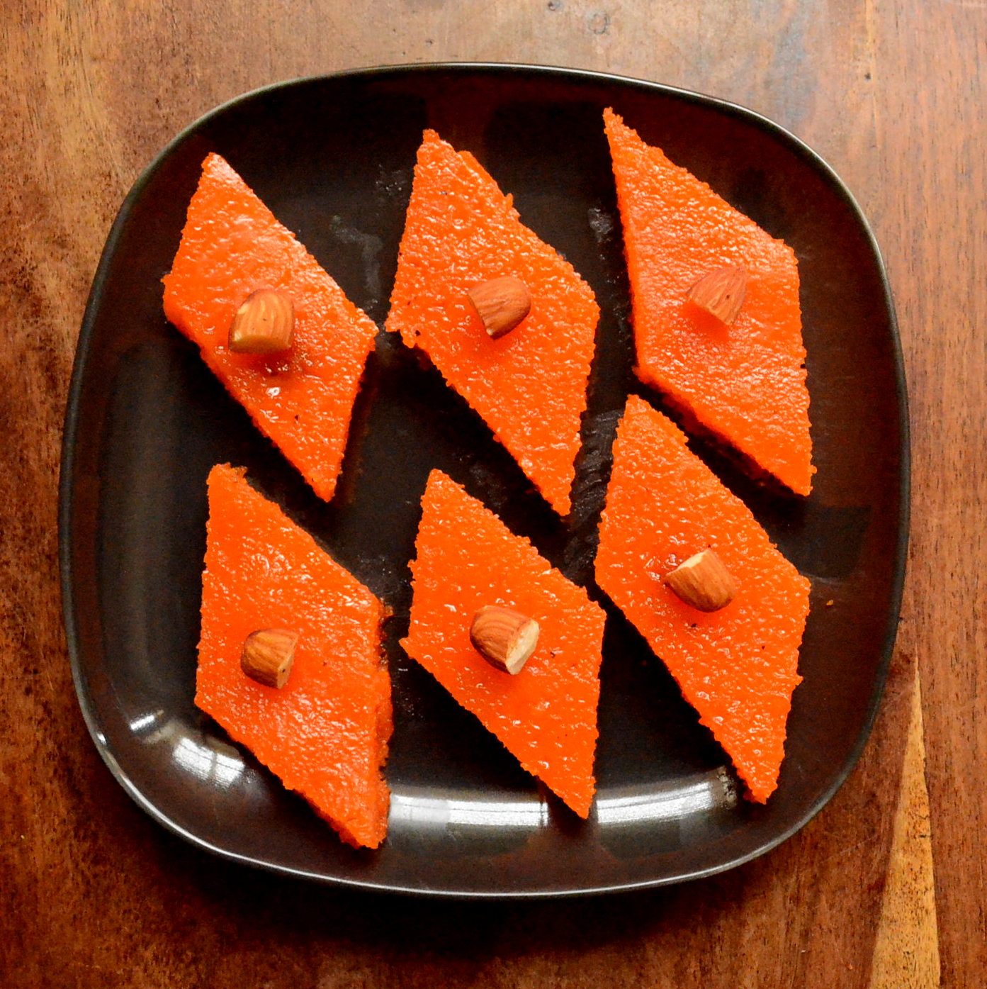 Indulge...: Rava Kesari | Sooji Halwa | Semolina Halwa