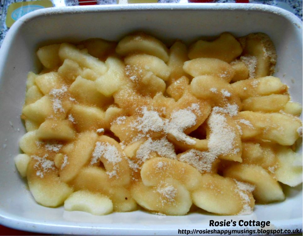 Rosie's Cottage: Let's Bake Some Apple Crumble!