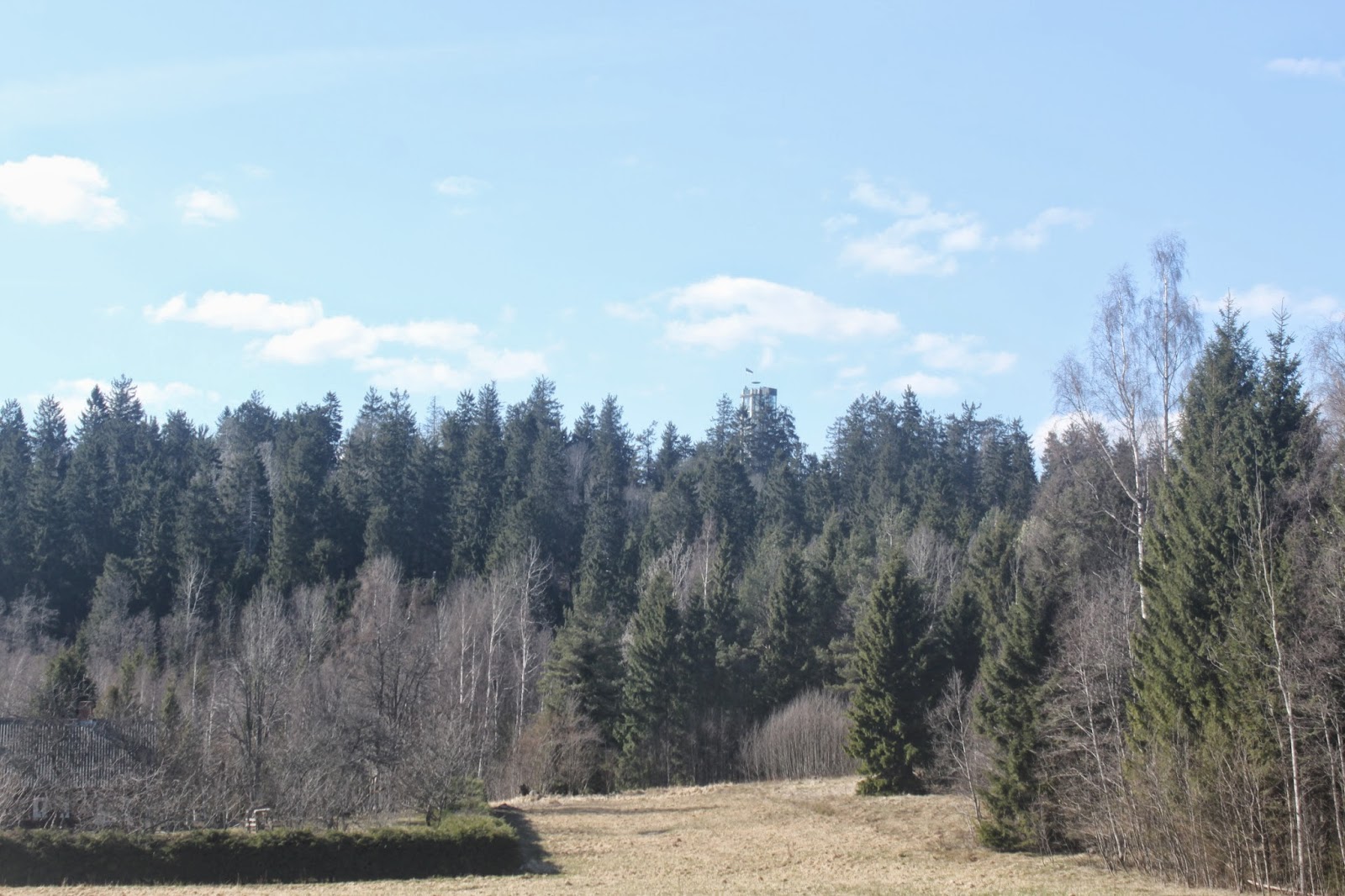 Vaskna Turismitalu: VAIKNE REEDE JA RÕUGE MAARJA KIRIK.