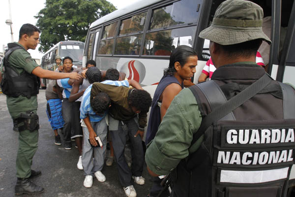 Crisis Carcelaria En Venezuela.: Trasladan a 2.500 presos de El Rodeo I ...