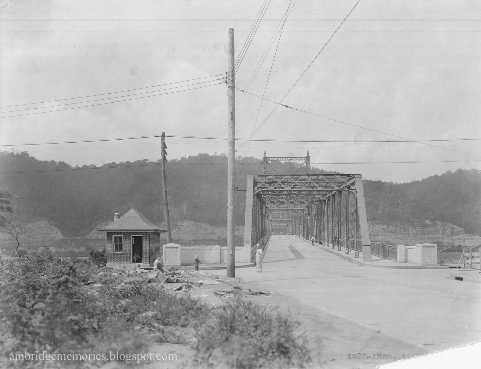Ambridge Memories: The Ambridge-Aliquippa Bridge: what's that building?