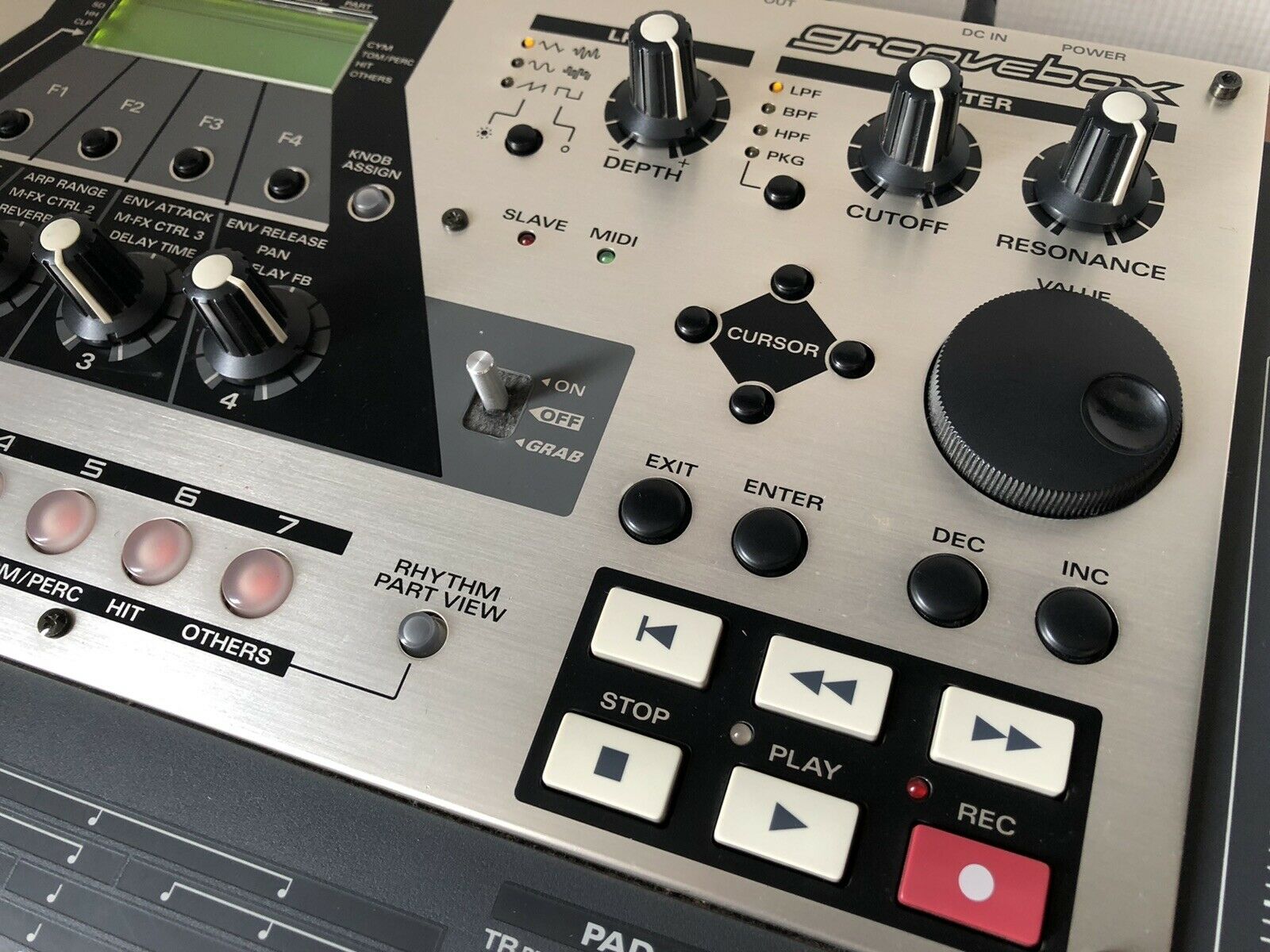 MATRIXSYNTH: Roland MC-307 Groovebox, Drum Machine, Synth, Sequencer