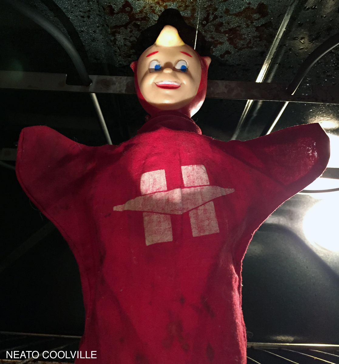 Neato Coolville: HAPPY HOTPOINT HAND PUPPET