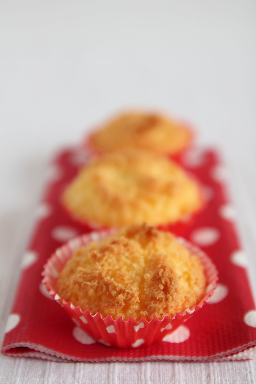 Receitas "Obra das Mães": Bolinhos de coco - Lume Brando