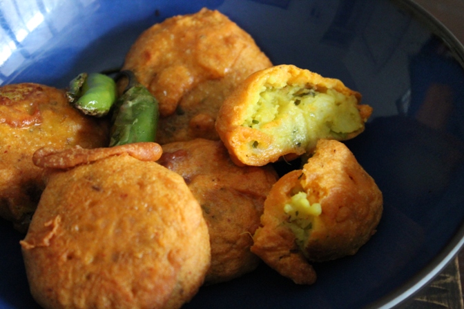Soul Food: Vada Pav with garlic and peanut chutney powder, mint and raw ...