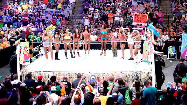 WWE In live!!!!: DIVAS SUMMERTIME BEACH BATTLE ROYAL