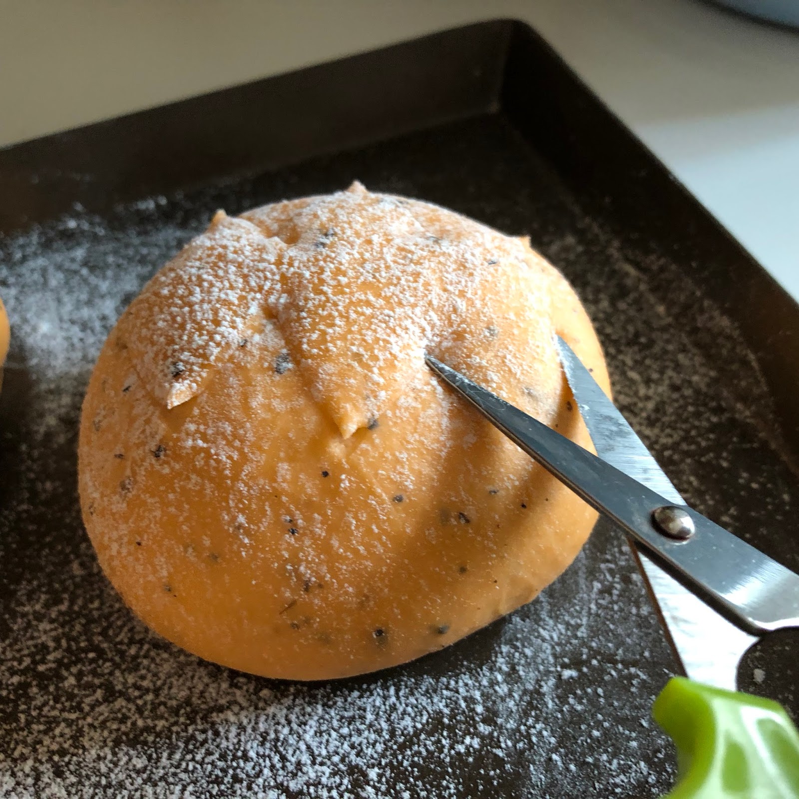 My Mind Patch: Thai Milk Tea Bun with Ermine Cream