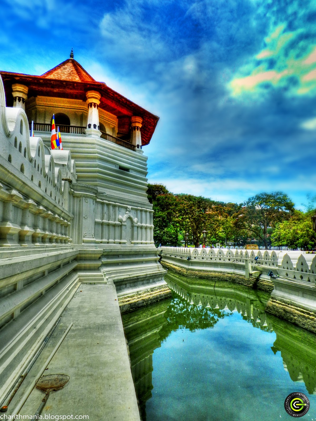 CharithMania: Sri Dalada Maligawa-Beautiful Kandy | © Copyright 2012