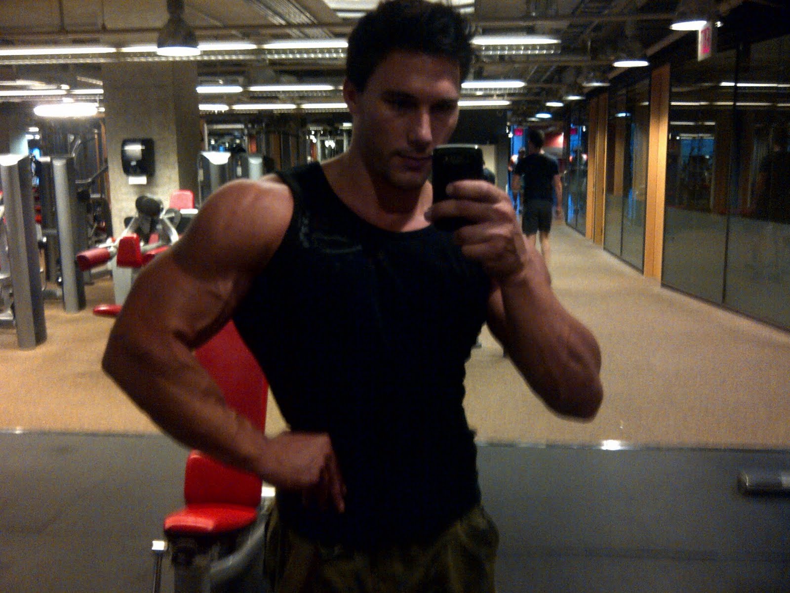 Tyler Sarry : Canadian fitness model, actor and competitor trainer - EHF