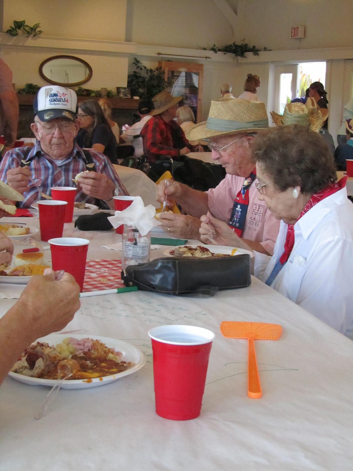 Daily Adventures In the Life of....: RedNeck Picnic Pictures!