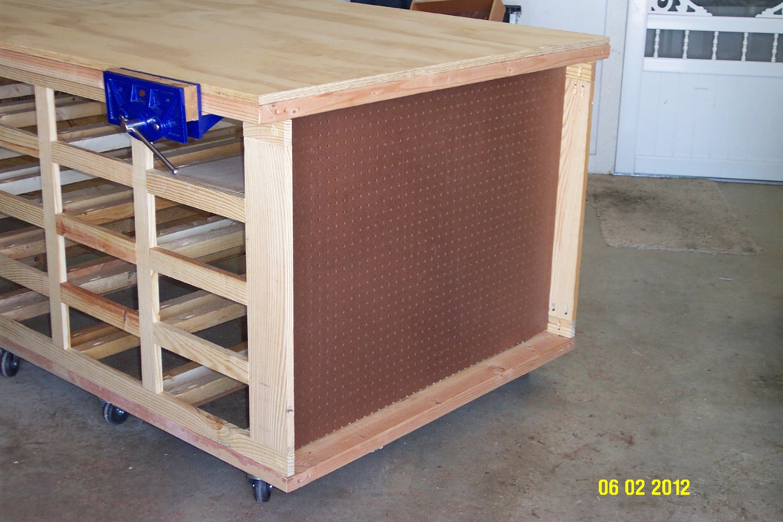 Joe's Wood Hobby: Work Table for the small shop