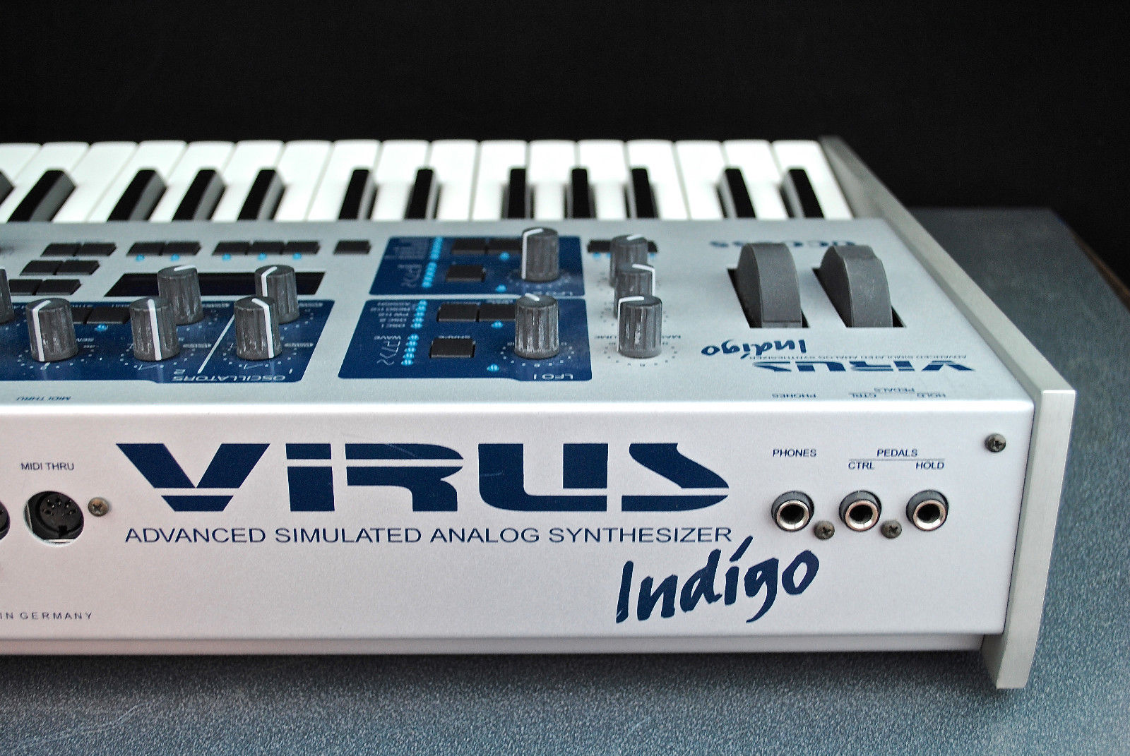 MATRIXSYNTH: Access Virus Indigo Keyboard Synth SN G10001373
