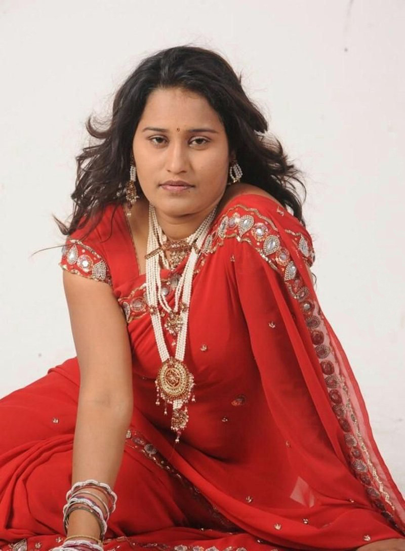 Telugu Actress Mahathi Latest Hot Pics