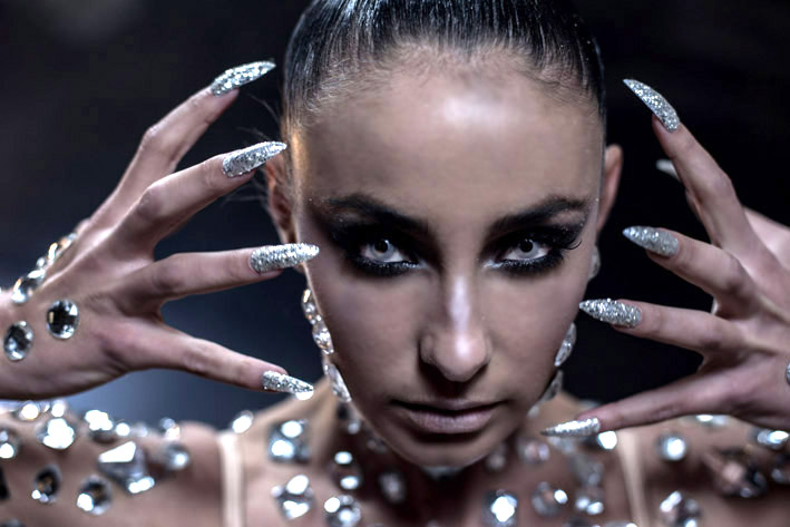 Bree Robertson: Hanya 'Cut Throat' Video Stills