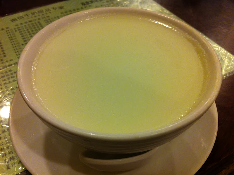 FoodieFC: Nanxin Shuang Pi Nai 南信双皮奶 (China, Guangzhou)