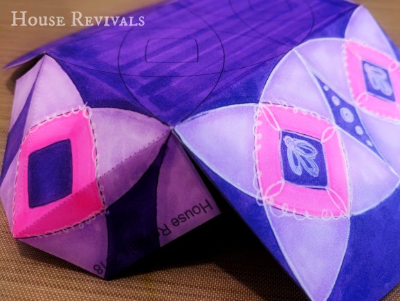 Score the gift box along the dotted lines, and fold the box together.