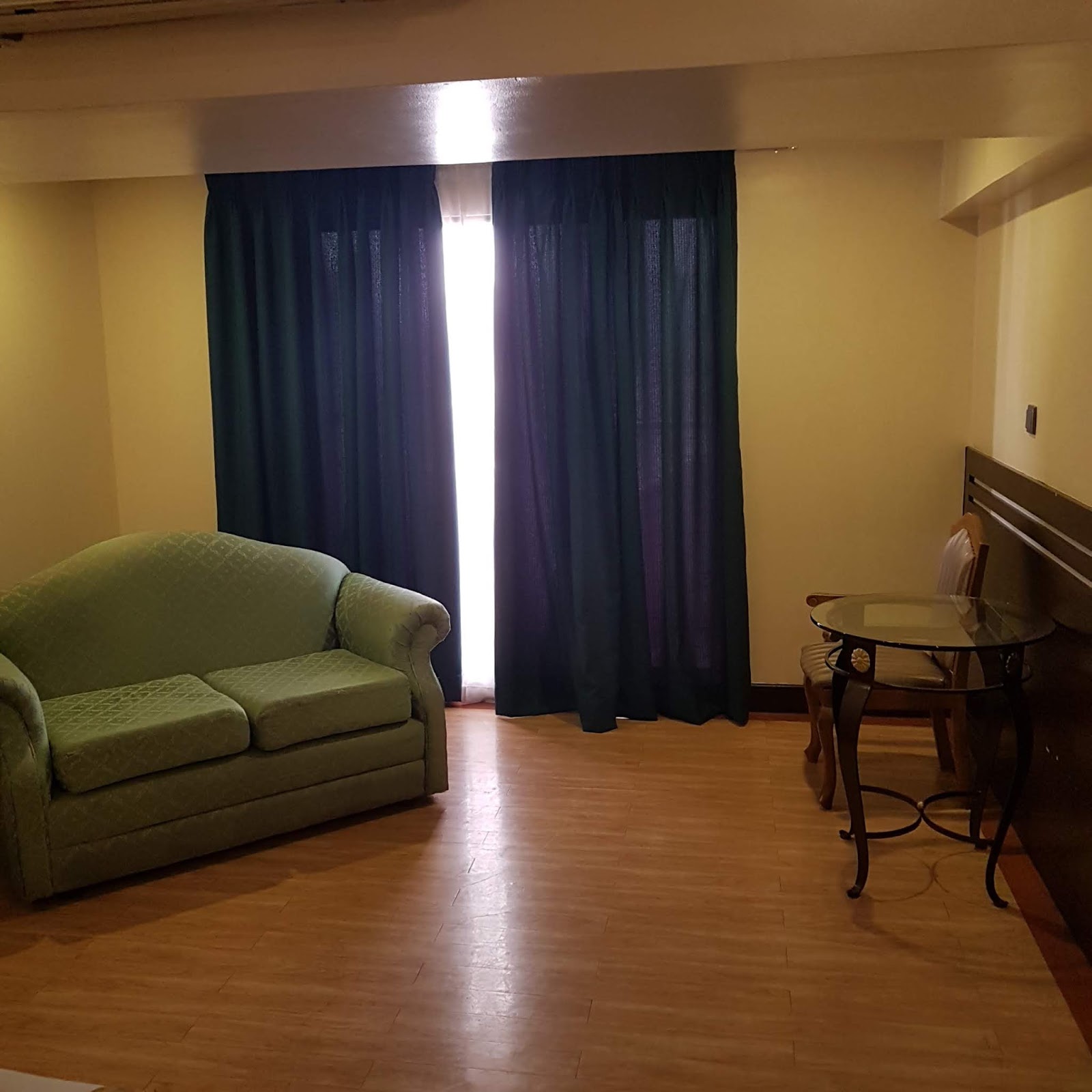 Review #7: Atrium Hotel, Pasay, Philippines - Lakwatserong Pusa