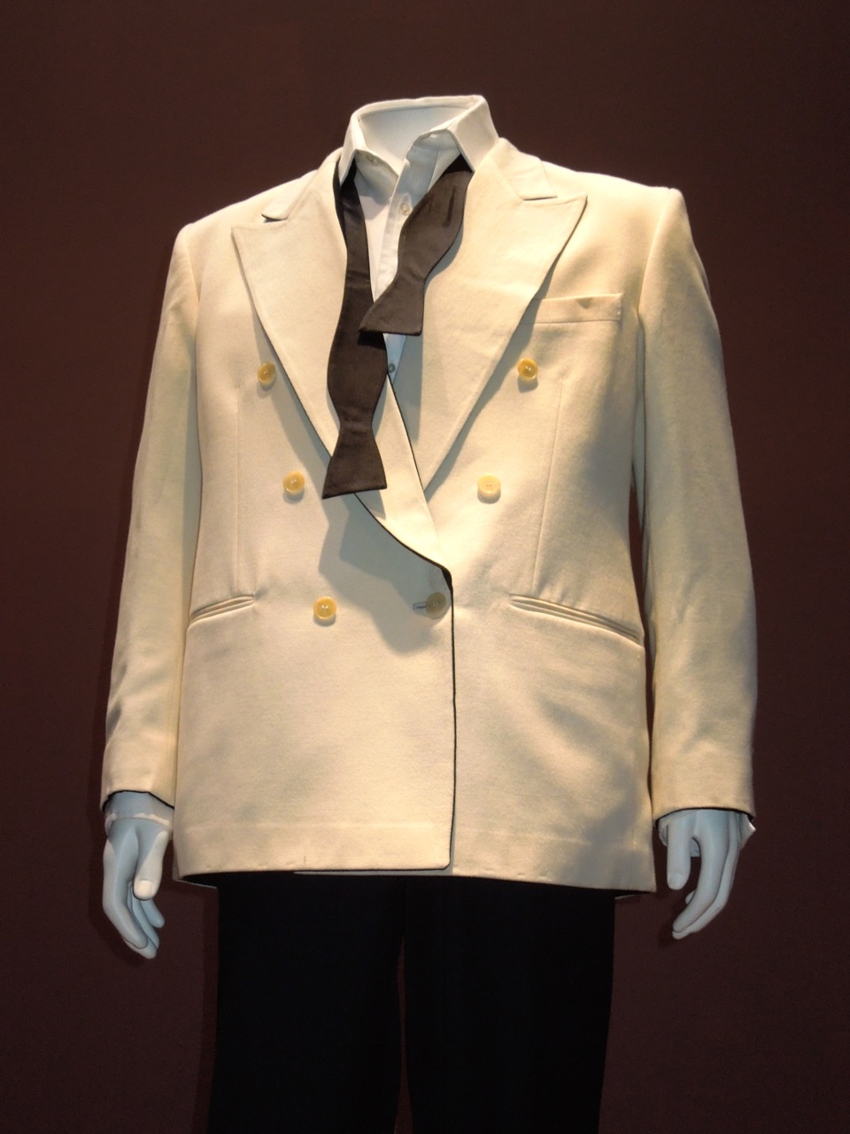 Hollywood Movie Costumes and Props: Tom Cruise's reversible tuxedo from ...