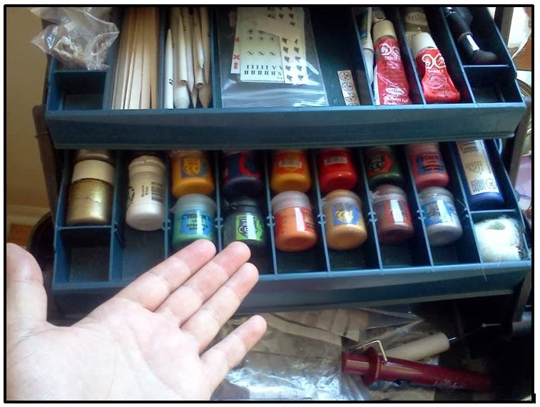 Lou Rollins Miniatures: Portable Paint!