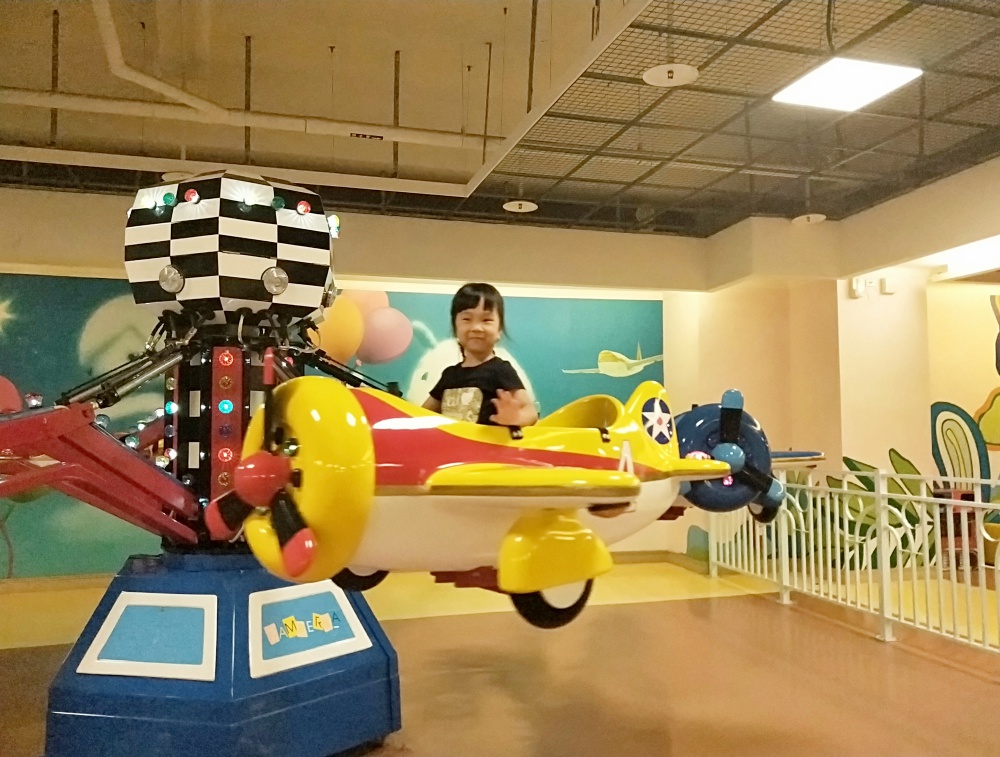 Kaohsiung Kids Friendly Itinerary Day 7: Fun Bus > E-Da Theme Park > E ...