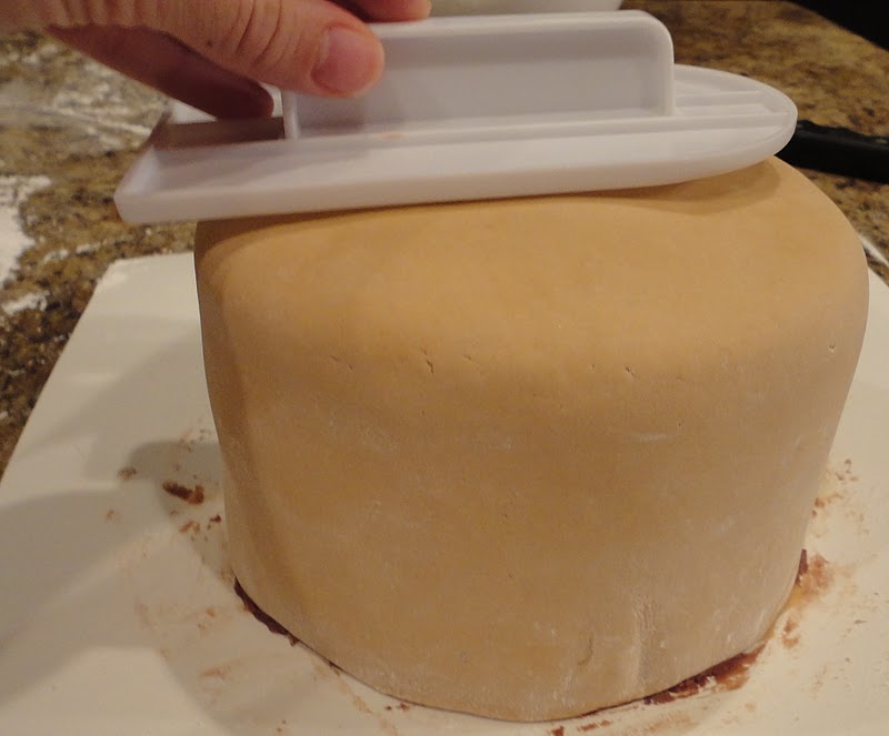 Keeping up with the Kitchen Mom: How To Stack, Frost, and Cover Cakes