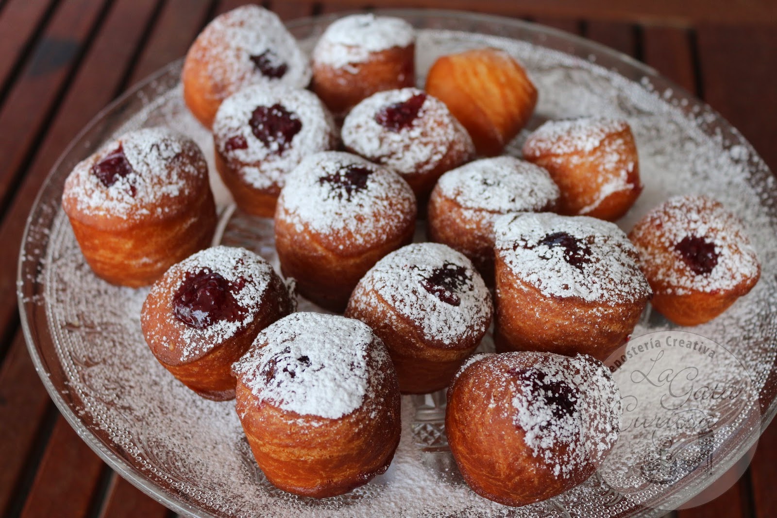 La Gata Curiosa: AGUJEROS DE DONUTS RELLENOS DE NUTELLA Y FRAMBUESA