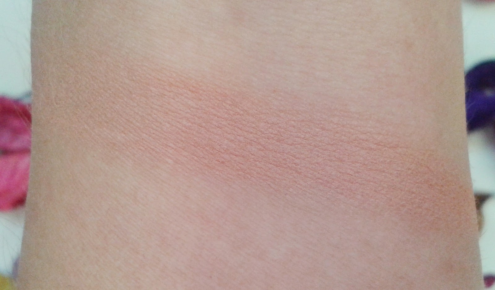 ESSENCE mat rumenilo / Essence matt touch blush - Taupe Candy