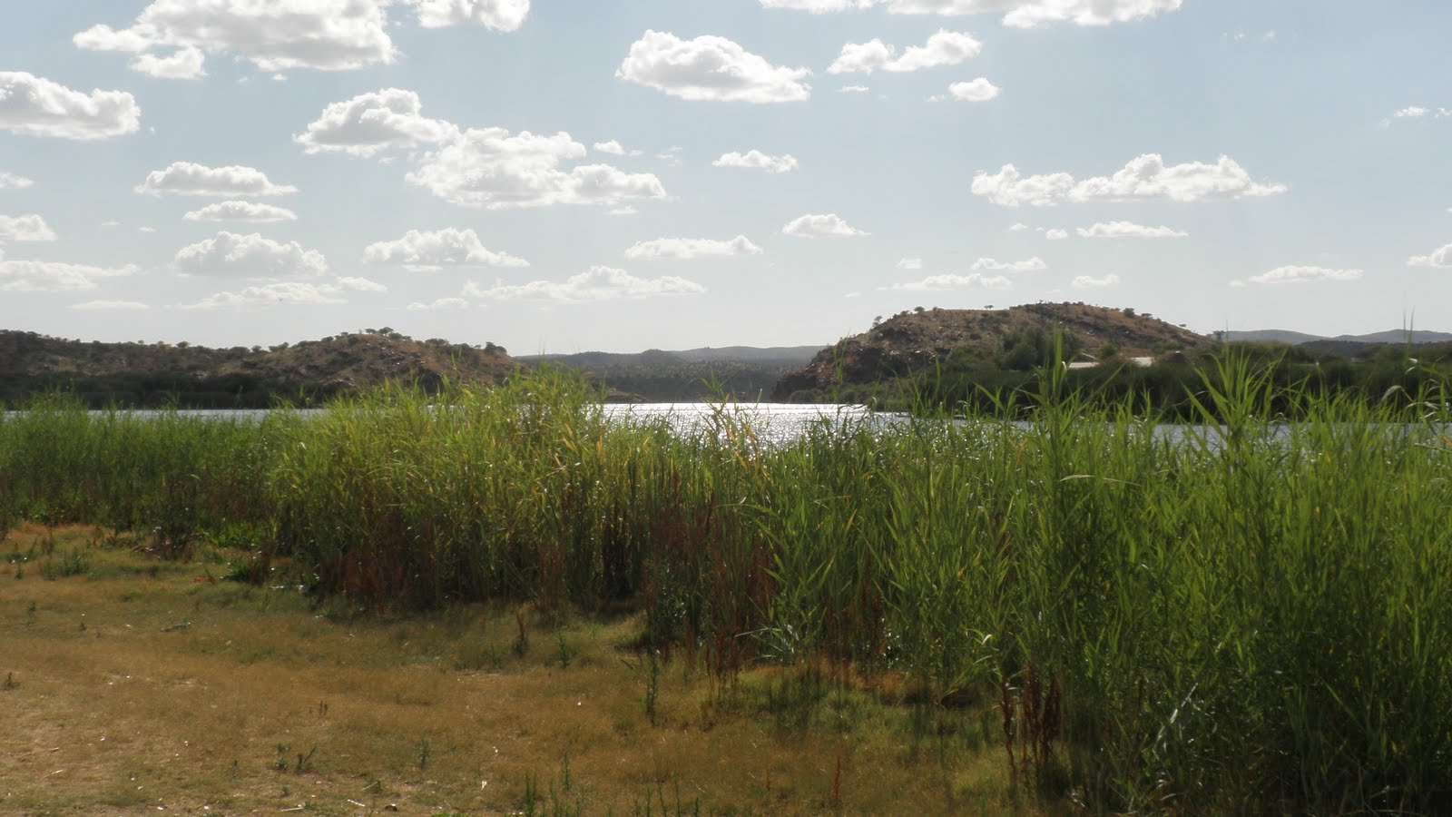 run, gloria, run!: picnic on the Katutura side at Goreangab Dam