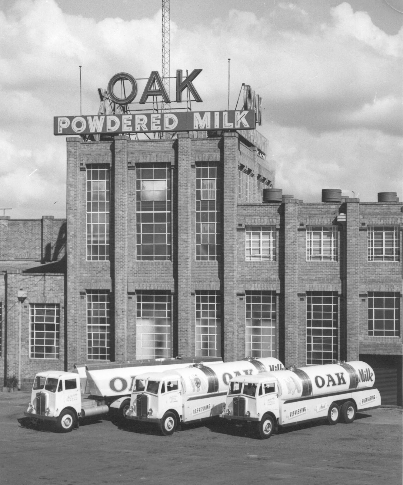 Historic Trucks: Oak Milk Factory trucks