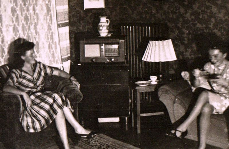 Before Television: Interesting Photos of People With Their Radios ...