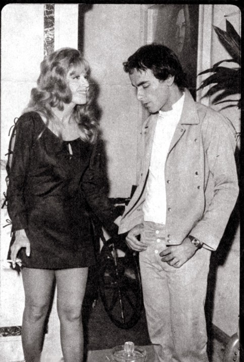 Astros em Revista: ROBERTO PIRILLO O GALÃ DAS SETE