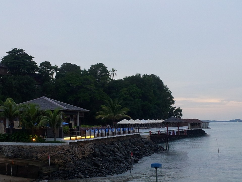 Santai Cantik Di Ombak Bar KTM Resort Batam