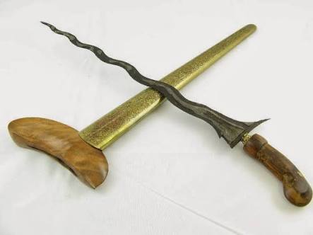 5 Senjata Yang Sering dipakai Di Pencak Silat V2 - dugambir info