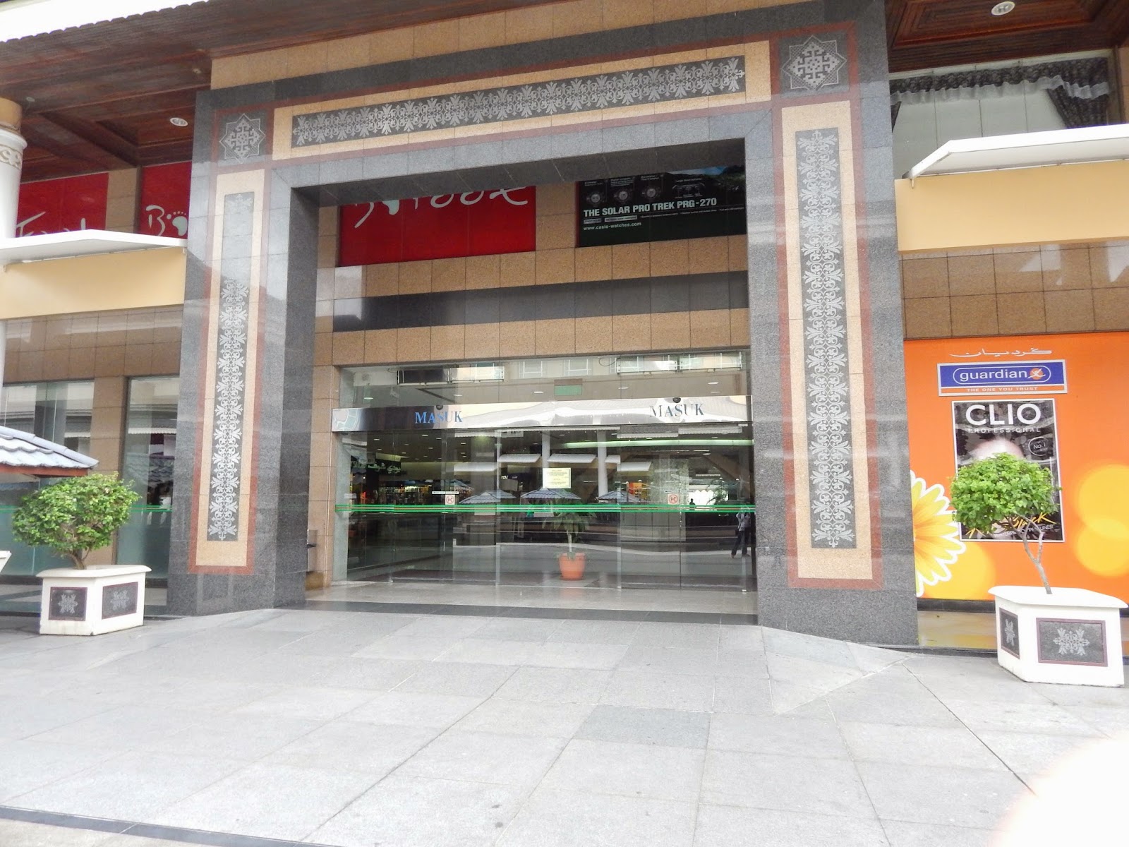 The Amazing place in BRUNEI DARUSSALAM : Shopping Complex- yayasan